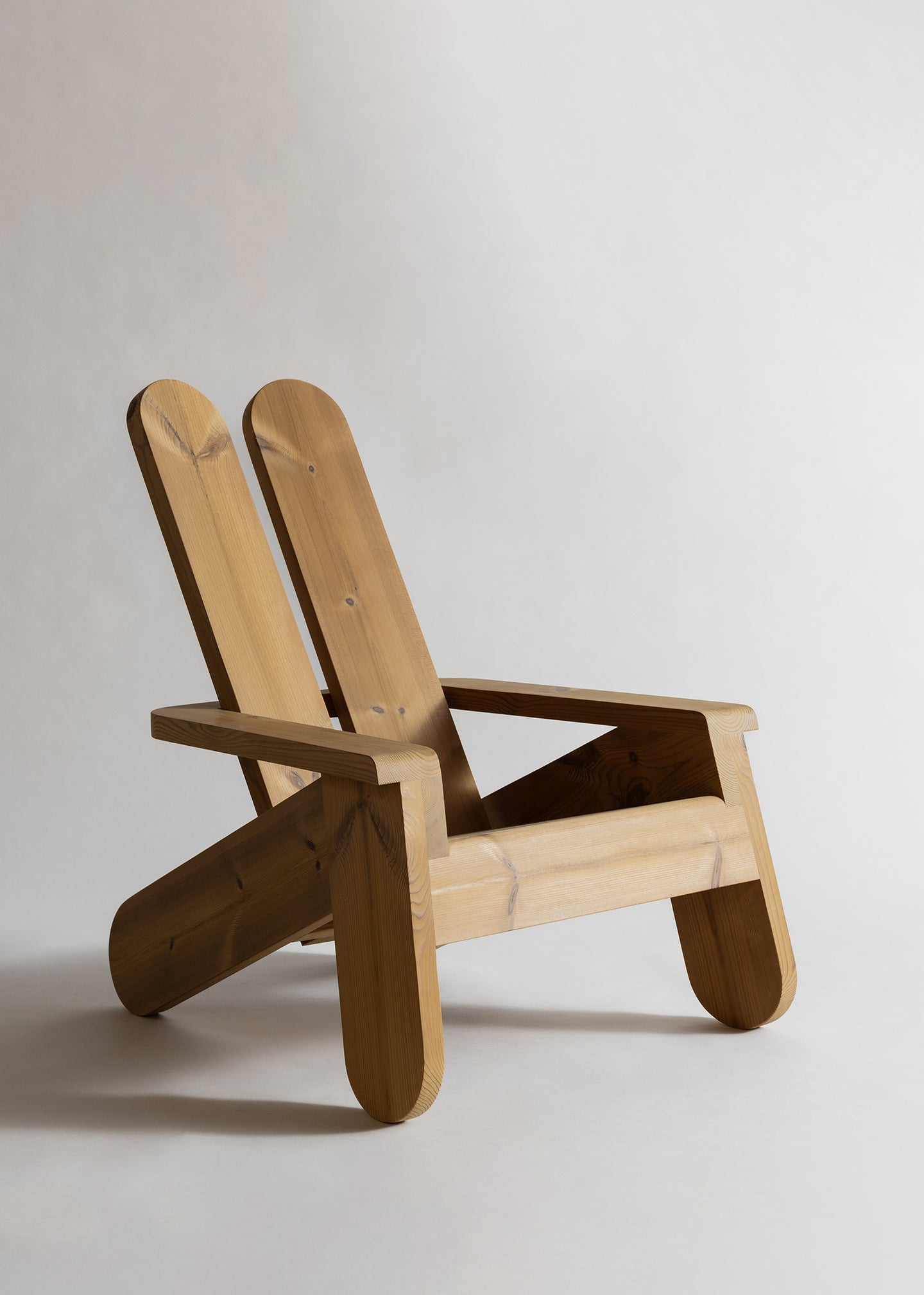 015 Peace Outdoor Lounge Chair by Faye Toogood – Vaarnii